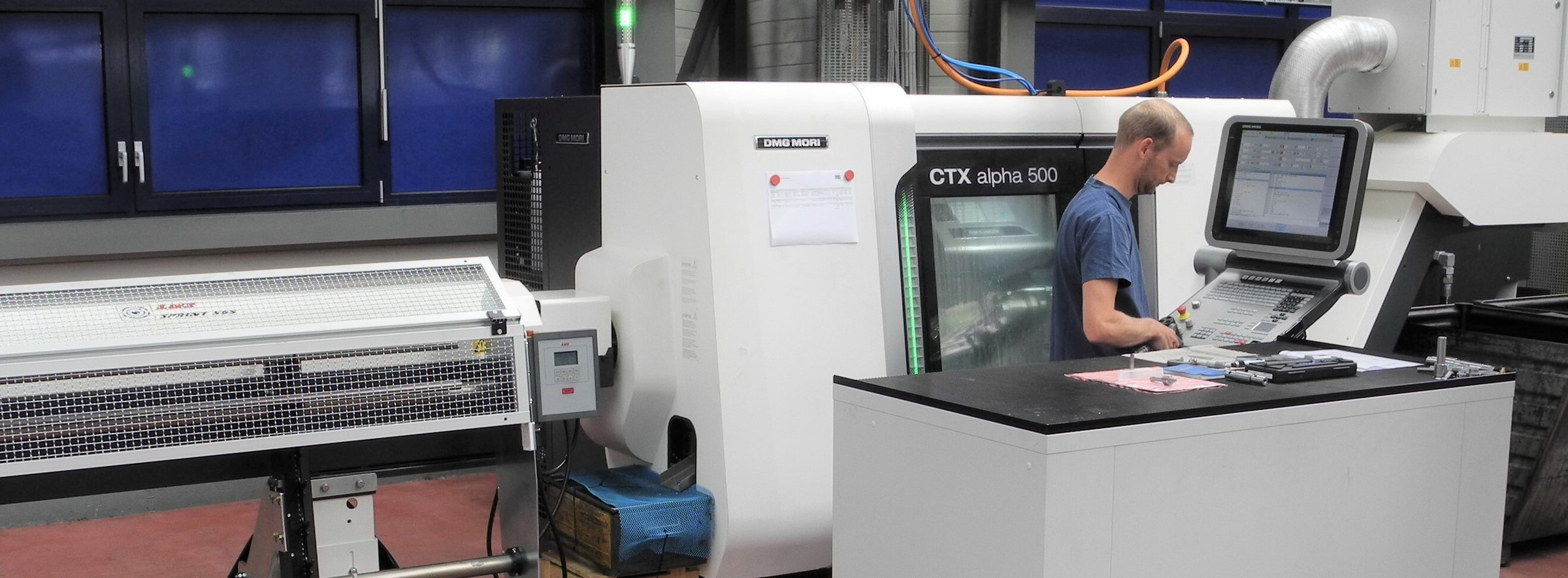 Neue CTX alpha 500 V6 mit Stangenlader in Betrieb - GROB AG